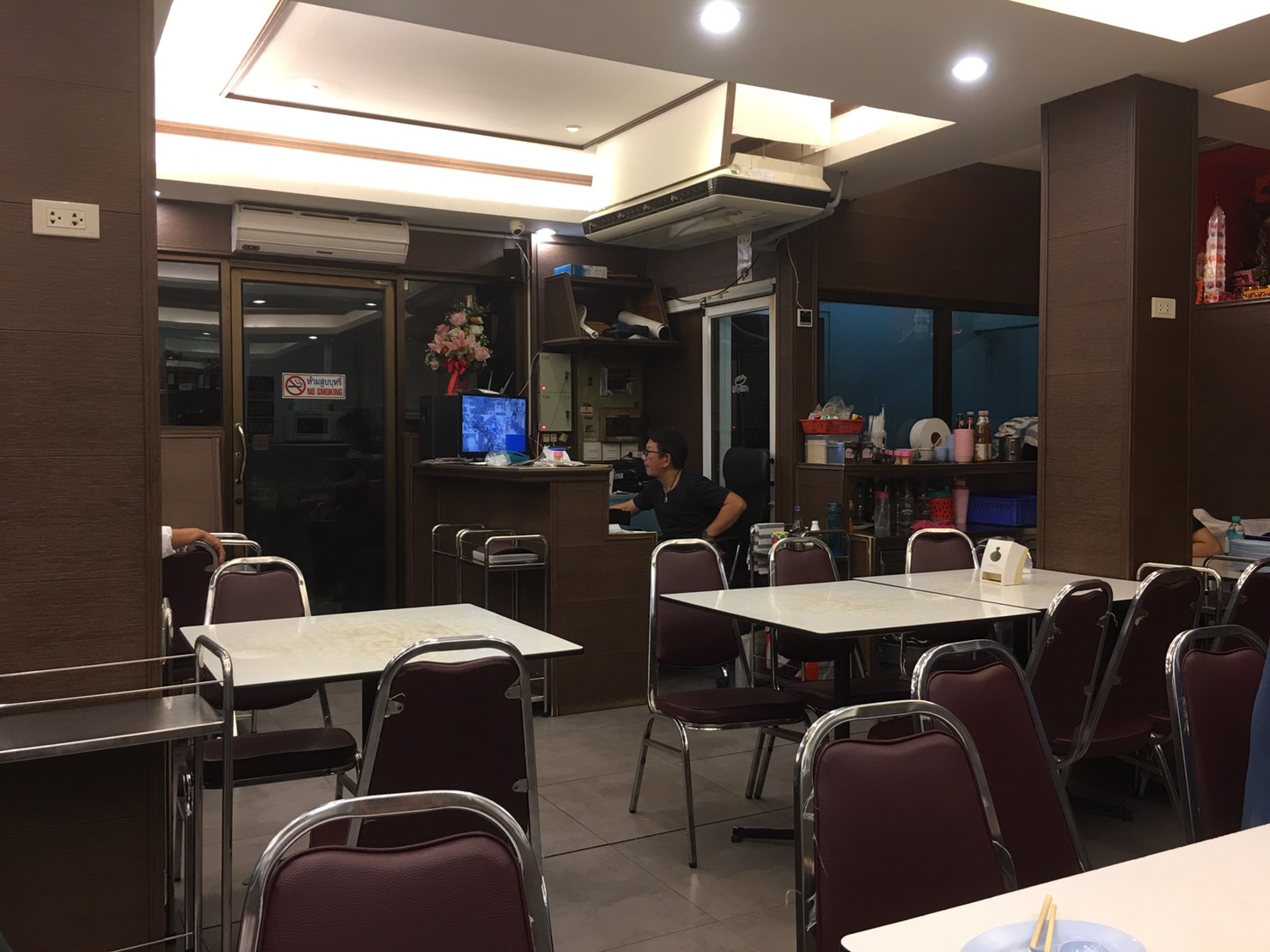 55ポーチャナー/55 Pochana トンローの深夜営業のタイ料理店