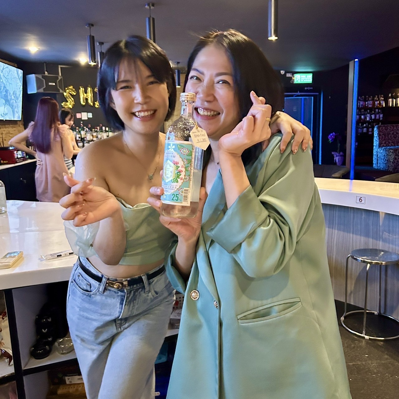 エカマイ Snack&Bar スナック 姉妹 / Snack SHIMAI 大型駐車場完備でカラオケ有